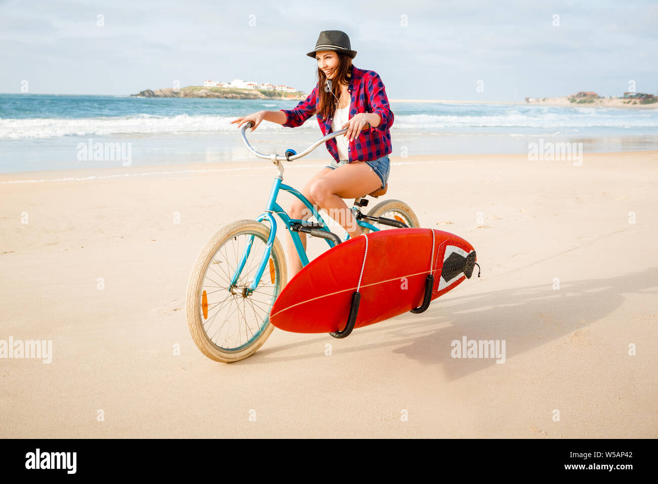 Surfer bicycle hi-res stock photography and images - Alamy