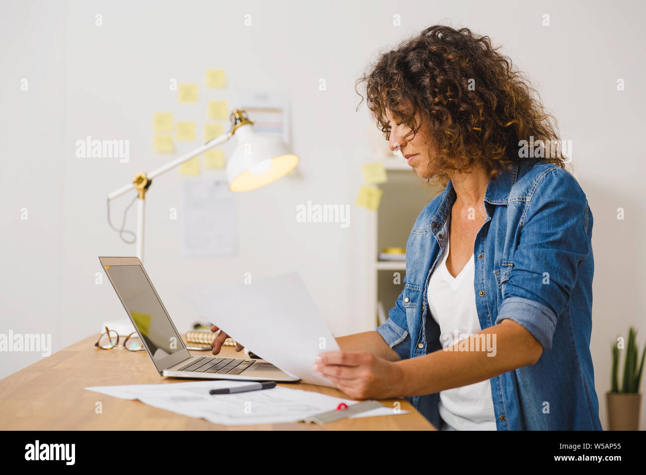 Middle office hi-res stock photography and images - Alamy