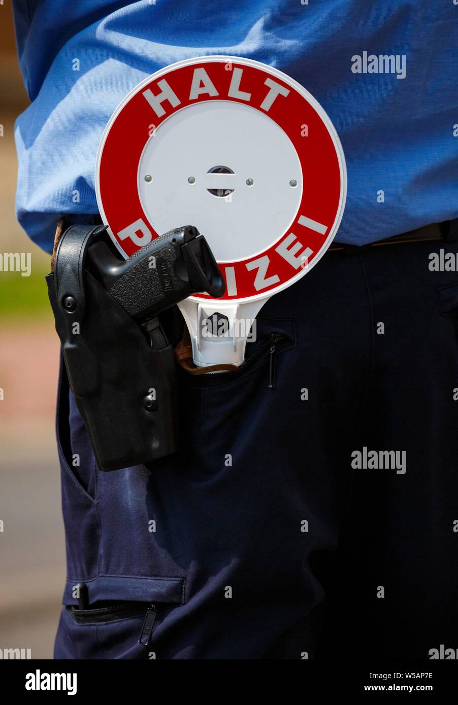Police officer with sign, stop police and pistol, Erfurt, Germany Stock ...