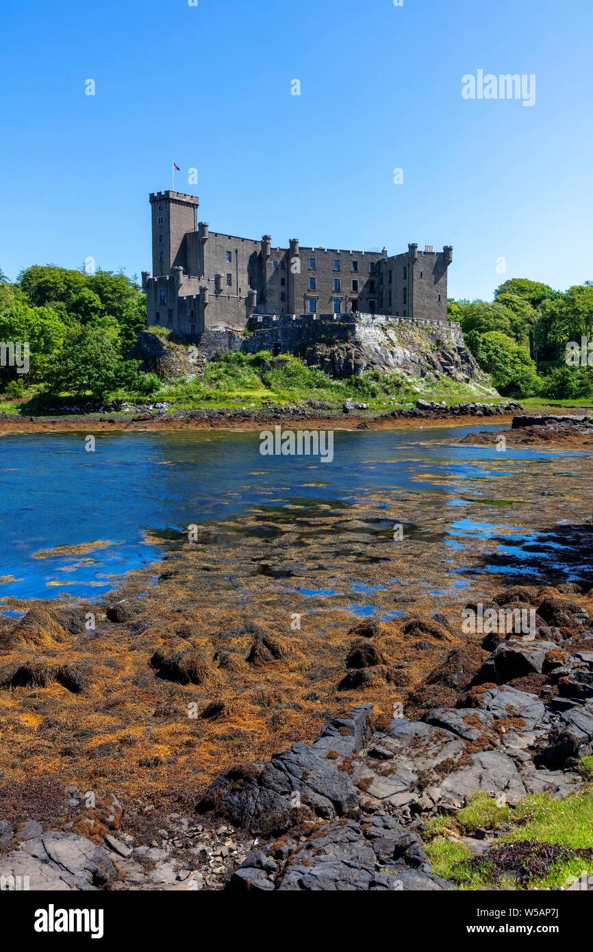 Dunvegan Castle, headquarters of the Scottish Clan of McLeods, Dunvegan ...