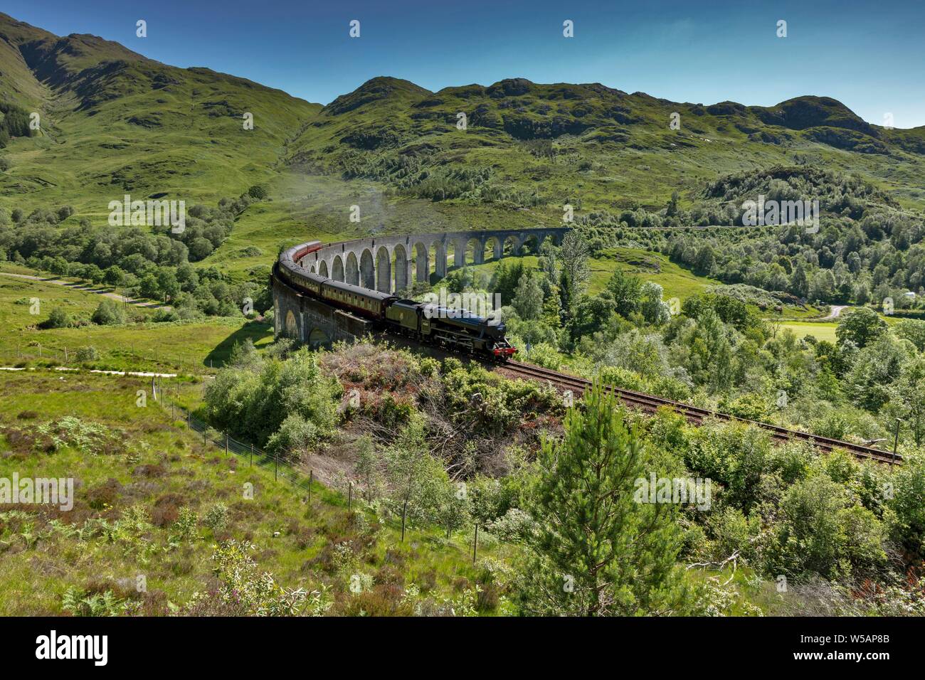 Glenfinnan viaduct from the Harry Potter films with historic train ...