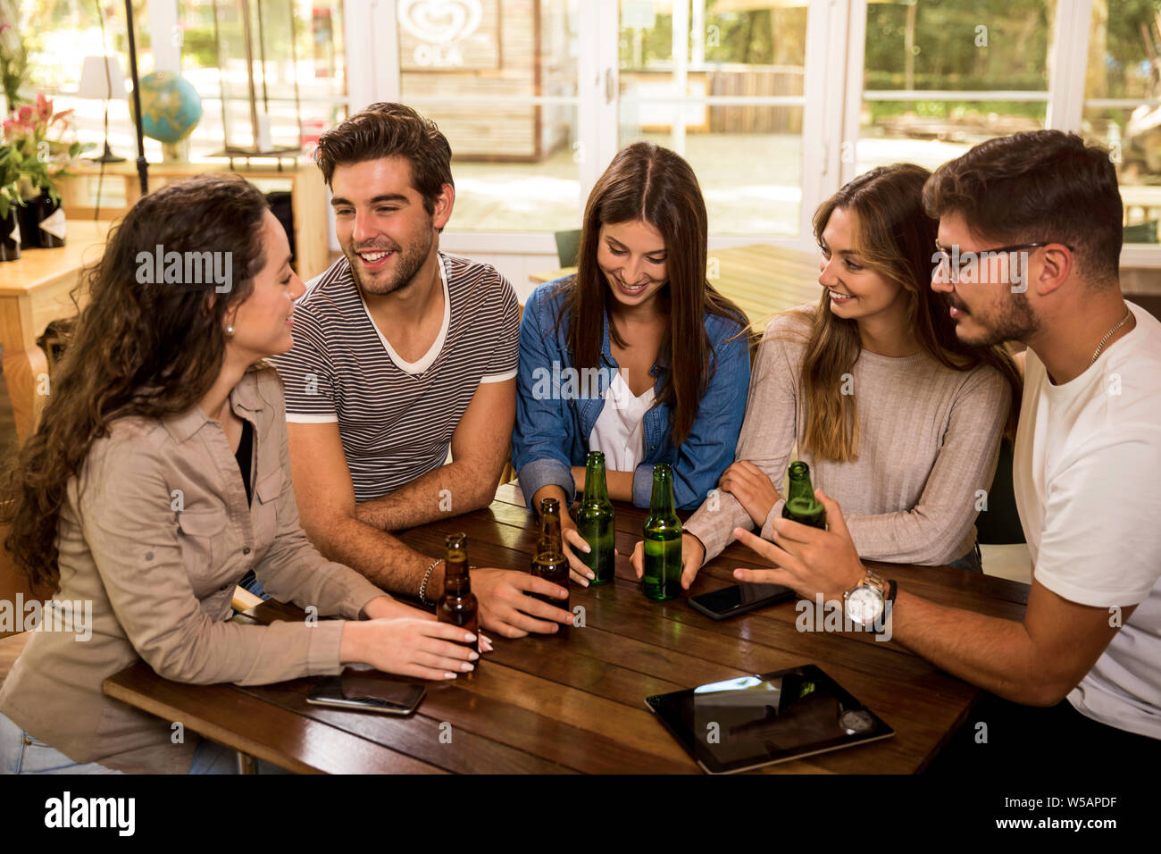 Friendship meeting hi-res stock photography and images - Alamy