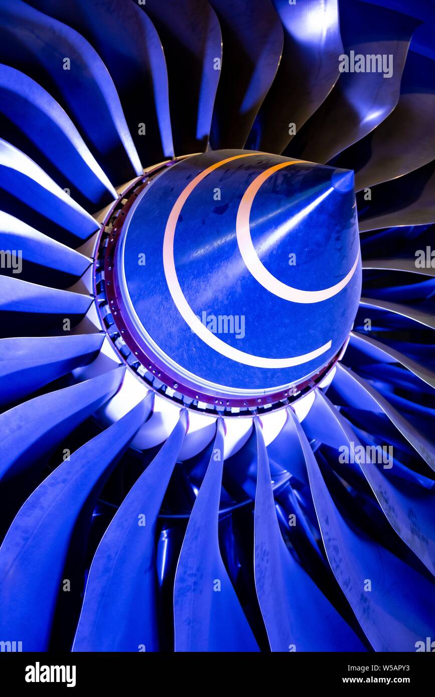 Jet engine turbine blades hi-res stock photography and images - Alamy