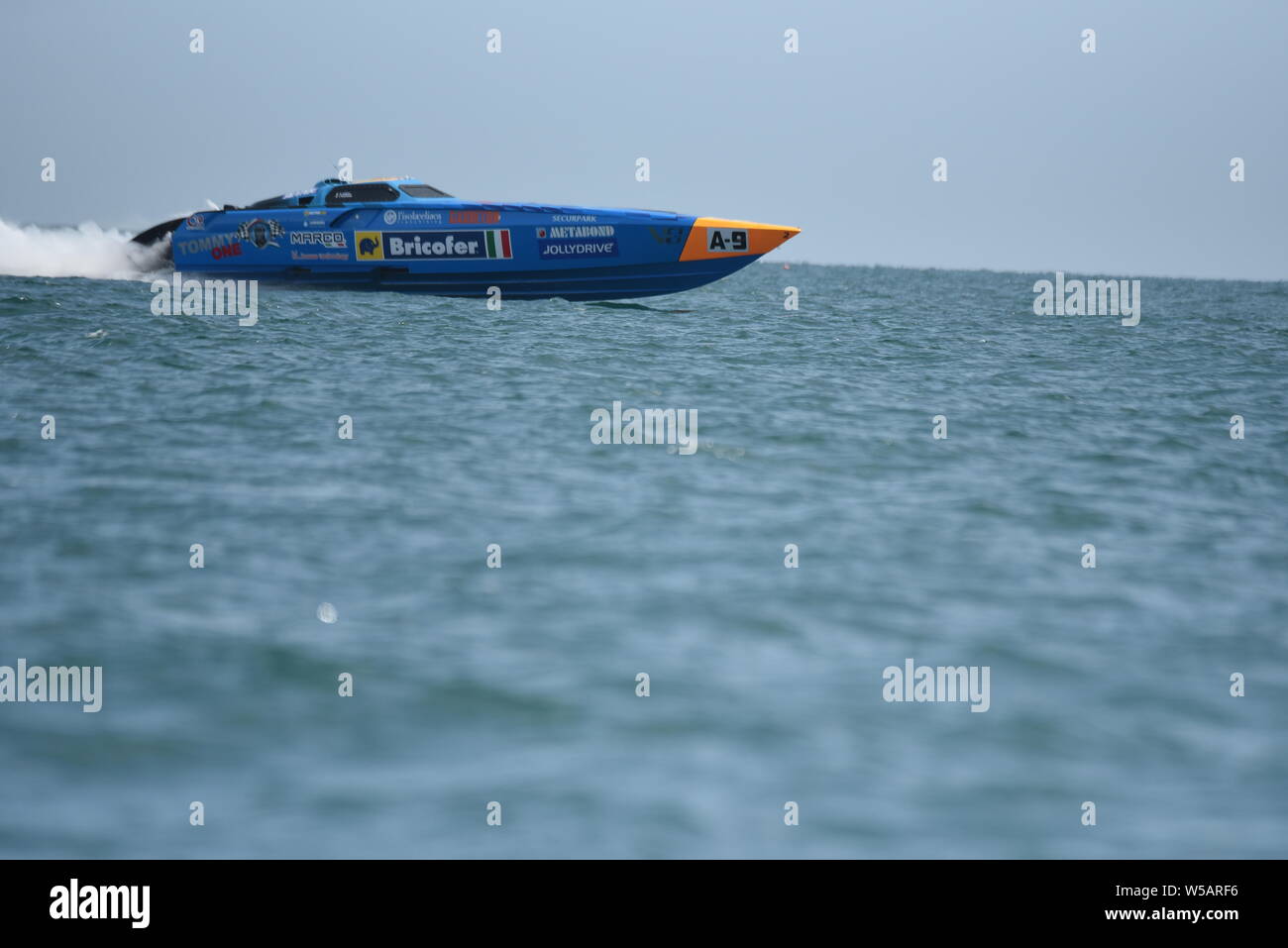Offshore racing boat hi-res stock photography and images - Alamy