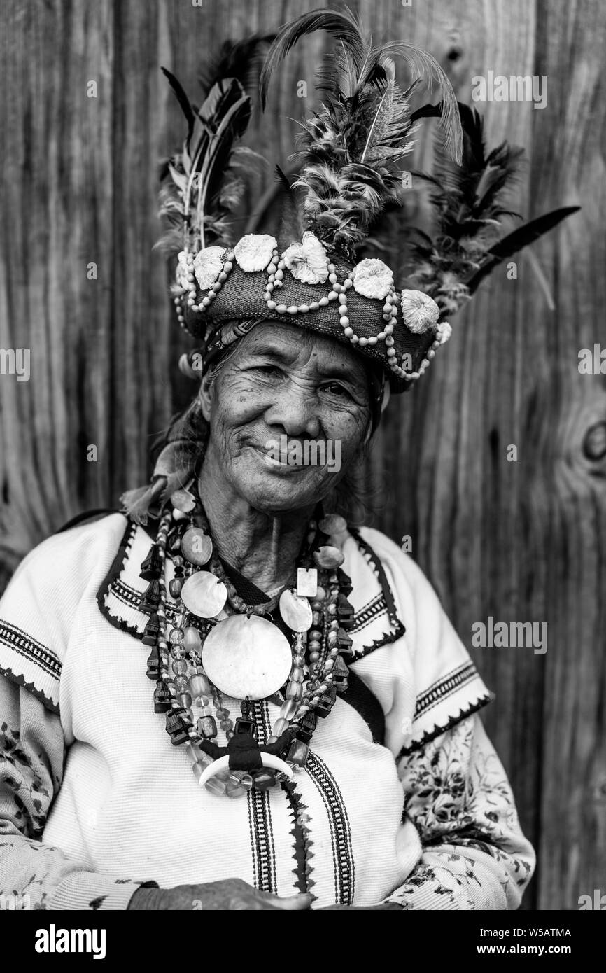 Woman of ifugao tribe Black and White Stock Photos & Images - Alamy