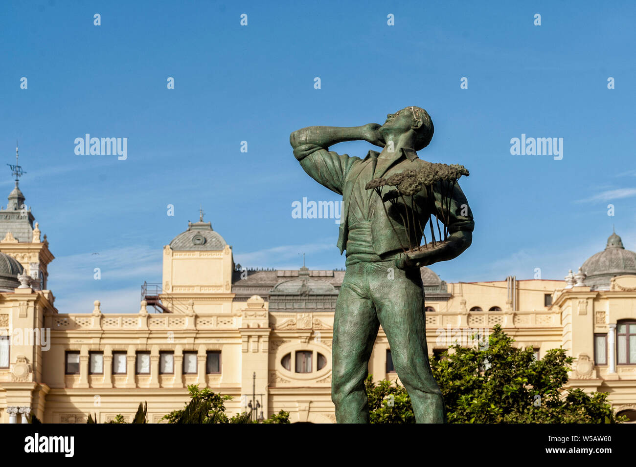 The statue of the Biznaguero is a sculpture made by Jaime Fernández ...