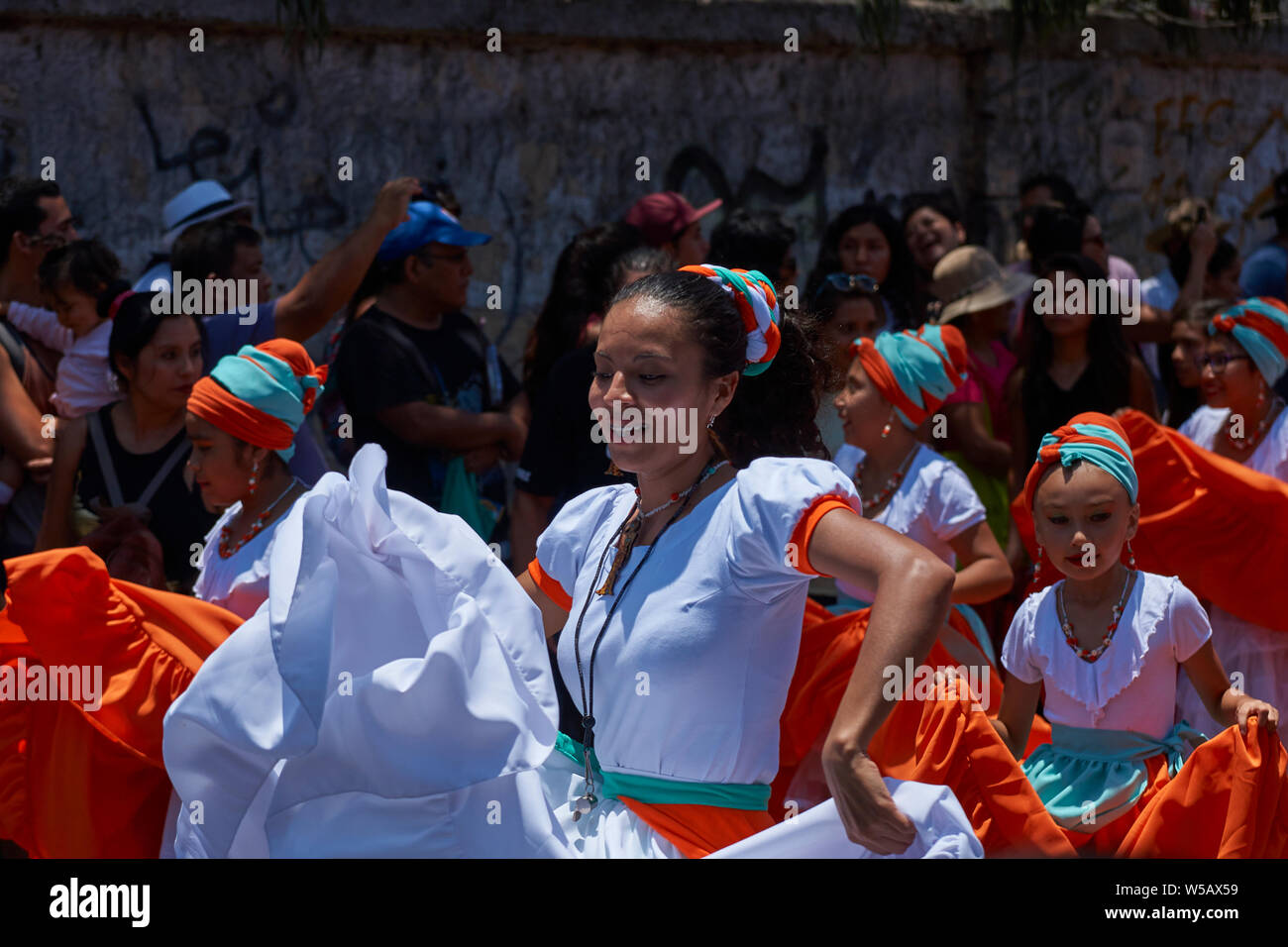 Group of dancers of Africa descent (Afrodescendiente) performing at the ...