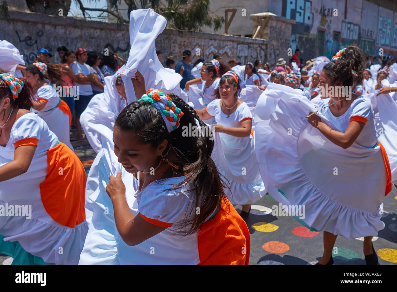 Group of dancers of Africa descent (Afrodescendiente) performing at the ...