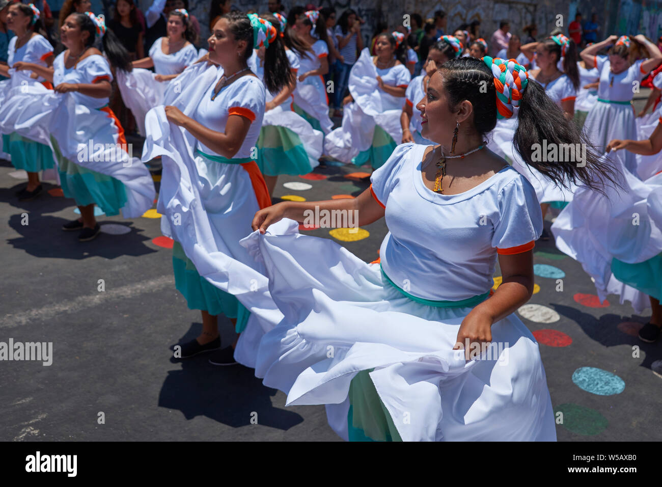 Group of dancers of Africa descent (Afrodescendiente) performing at the ...