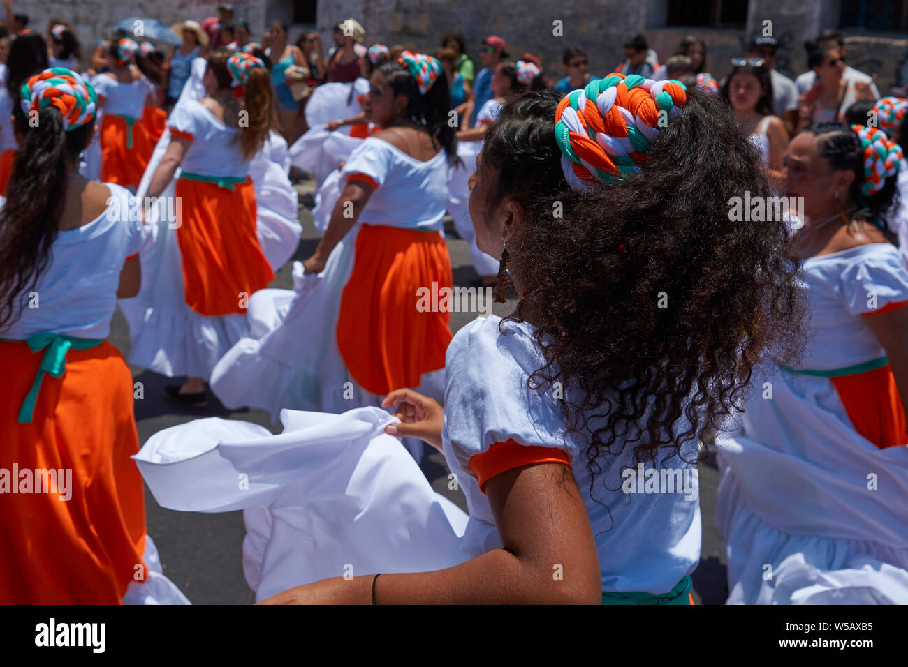 Group of dancers of Africa descent (Afrodescendiente) performing at the ...