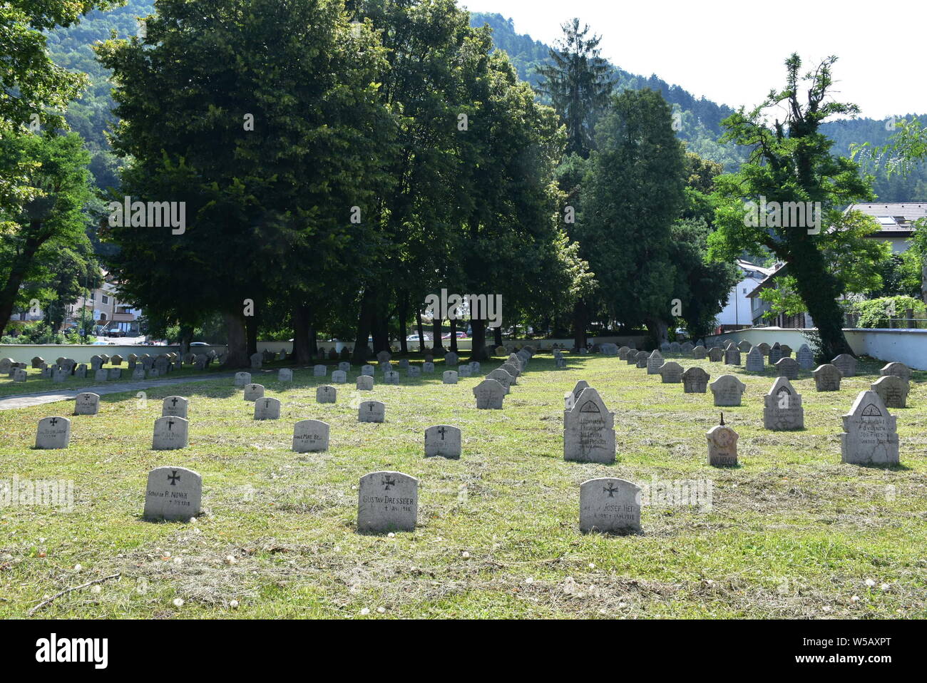 Sunny day in cemetery hi-res stock photography and images - Alamy