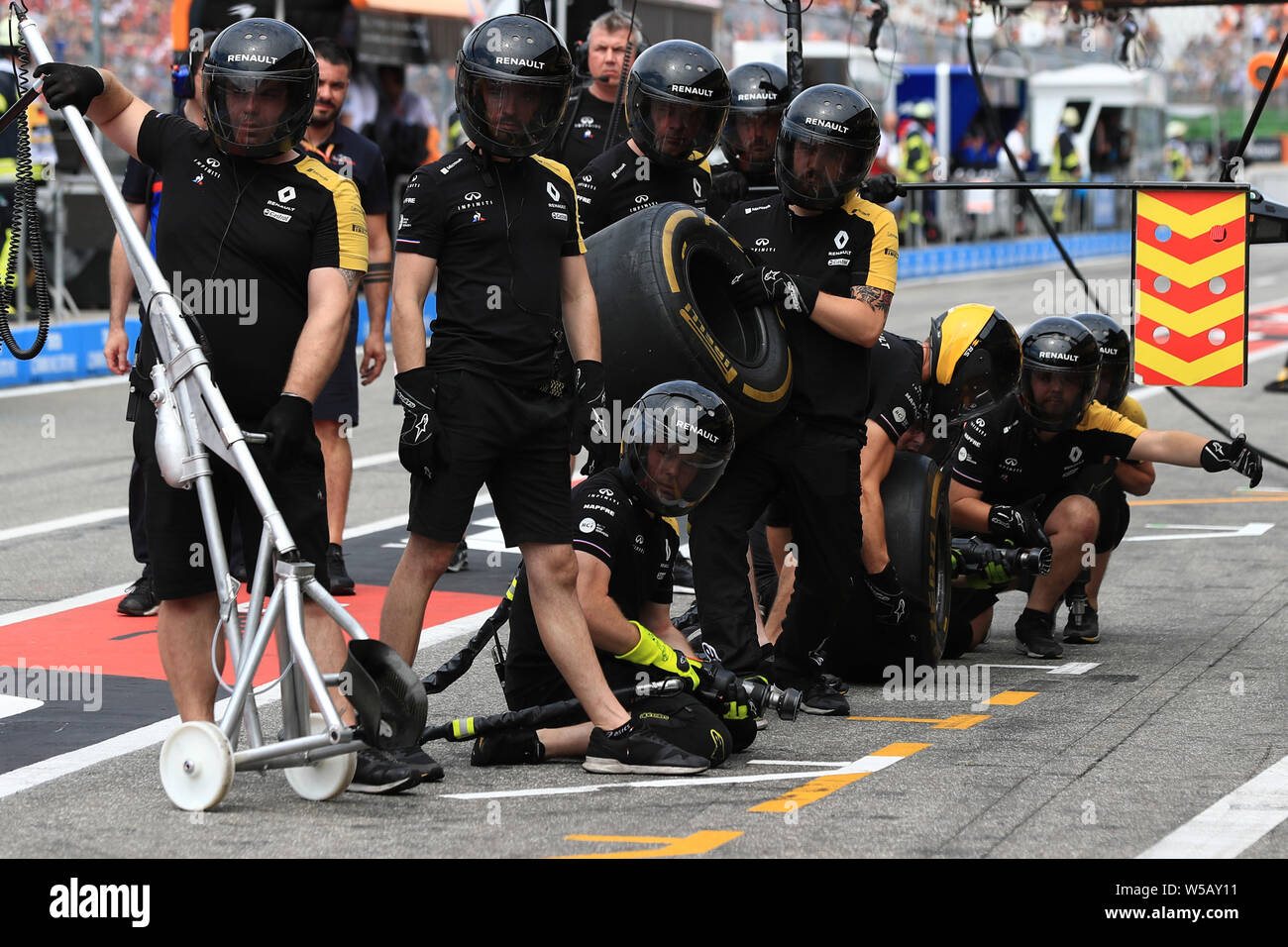 Formula 1 mercedes pit stop hi-res stock photography and images - Alamy