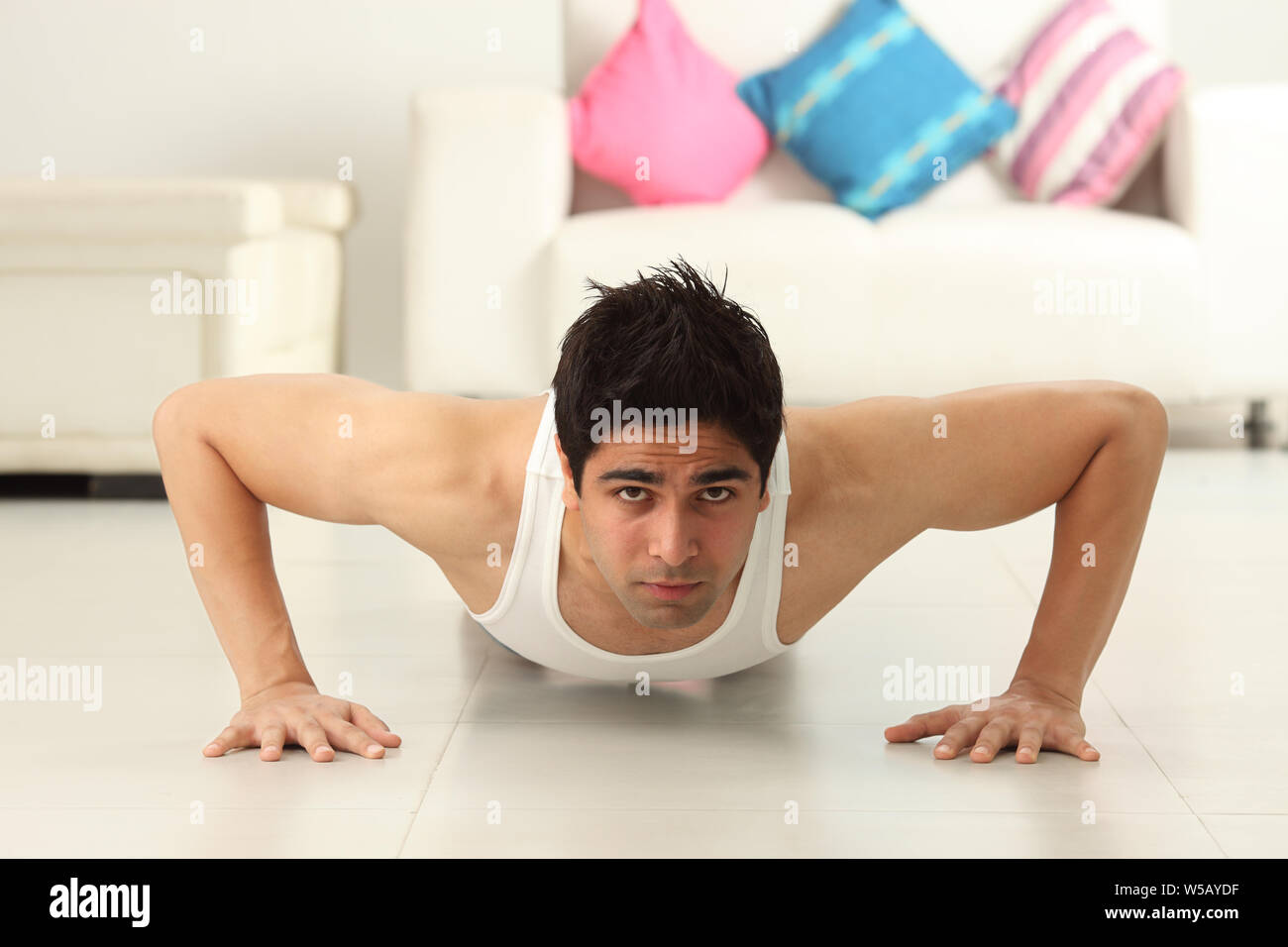 Man doing push-ups at home Stock Photo - Alamy