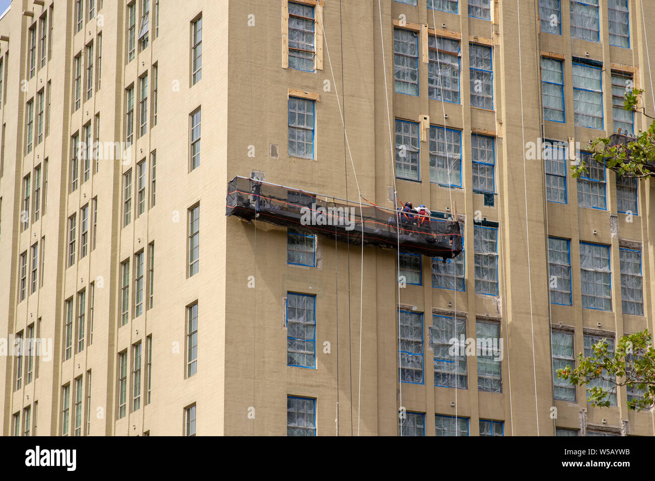 Hanging platform hi-res stock photography and images - Alamy