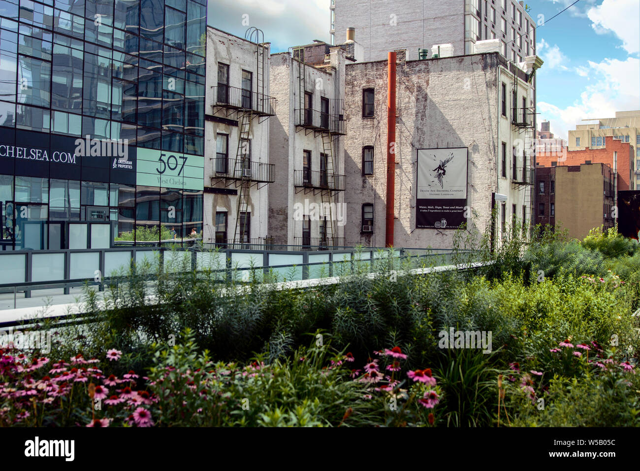 High Line Pedestrian Bridge Stock Photo - Alamy