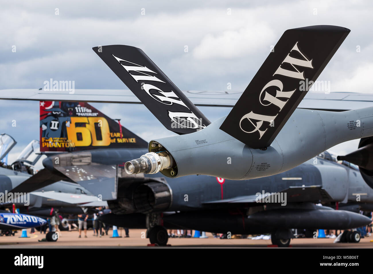 Refueling boom hi-res stock photography and images - Alamy