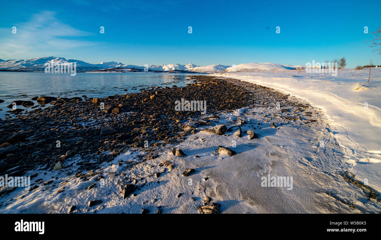 Strand und berge hi-res stock photography and images - Alamy