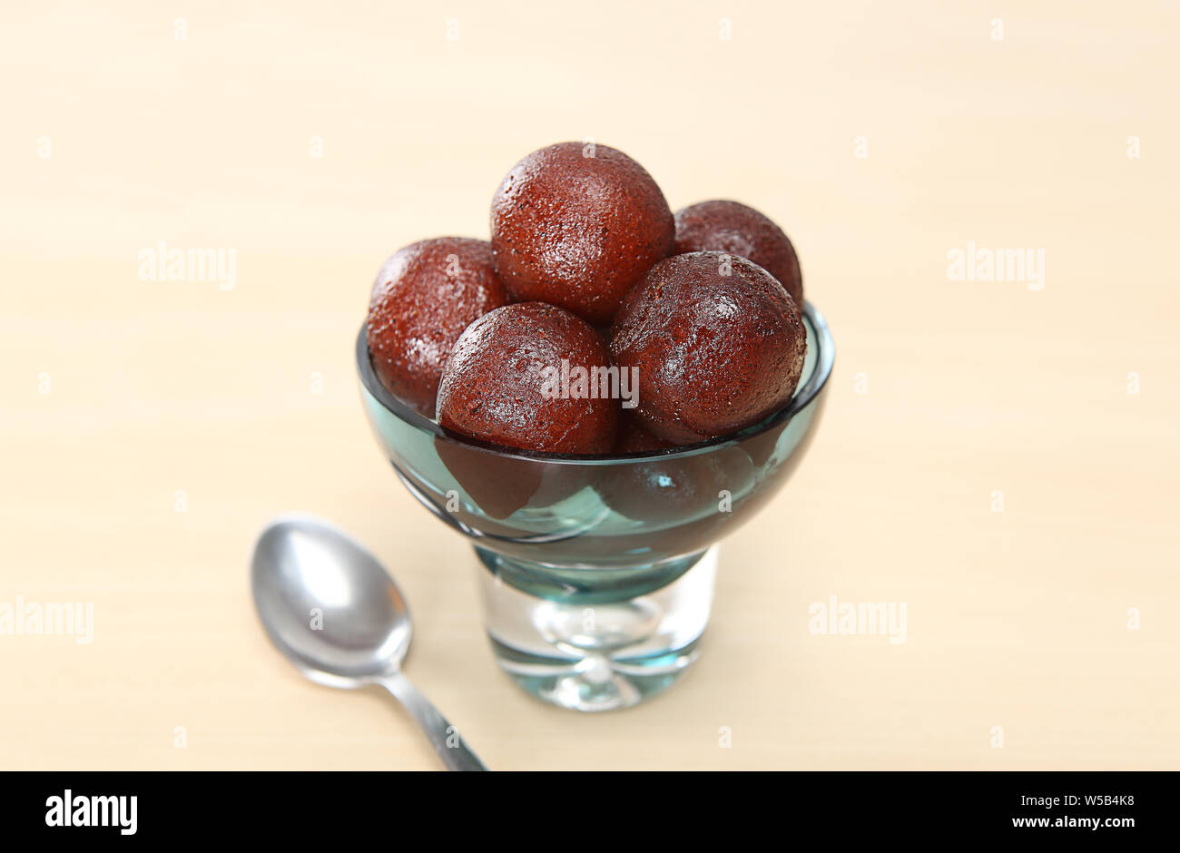 Kala jamuns hi-res stock photography and images - Alamy