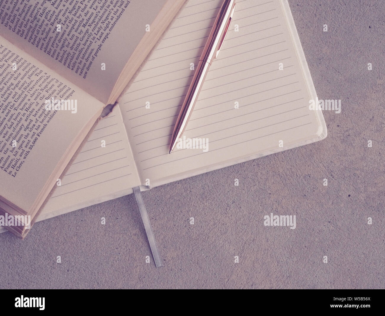 Write table hi-res stock photography and images - Alamy