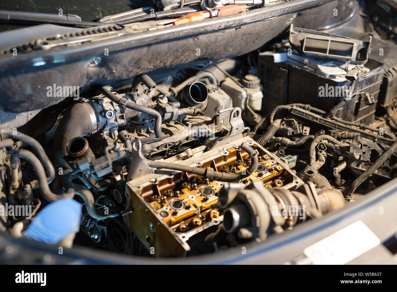 Old disassembled engine hi-res stock photography and images - Alamy