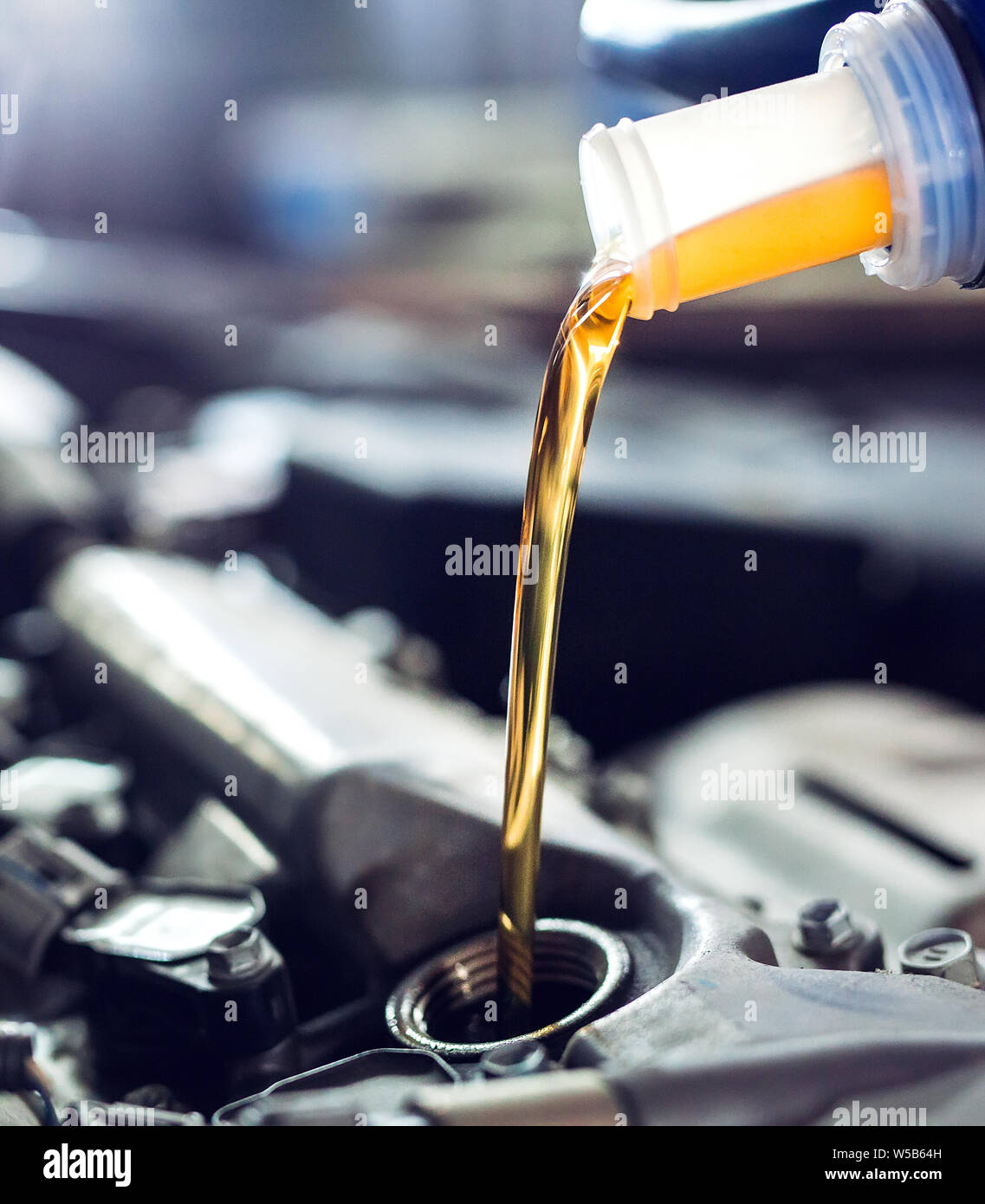 Pouring yellow new engine oil hi-res stock photography and images - Alamy