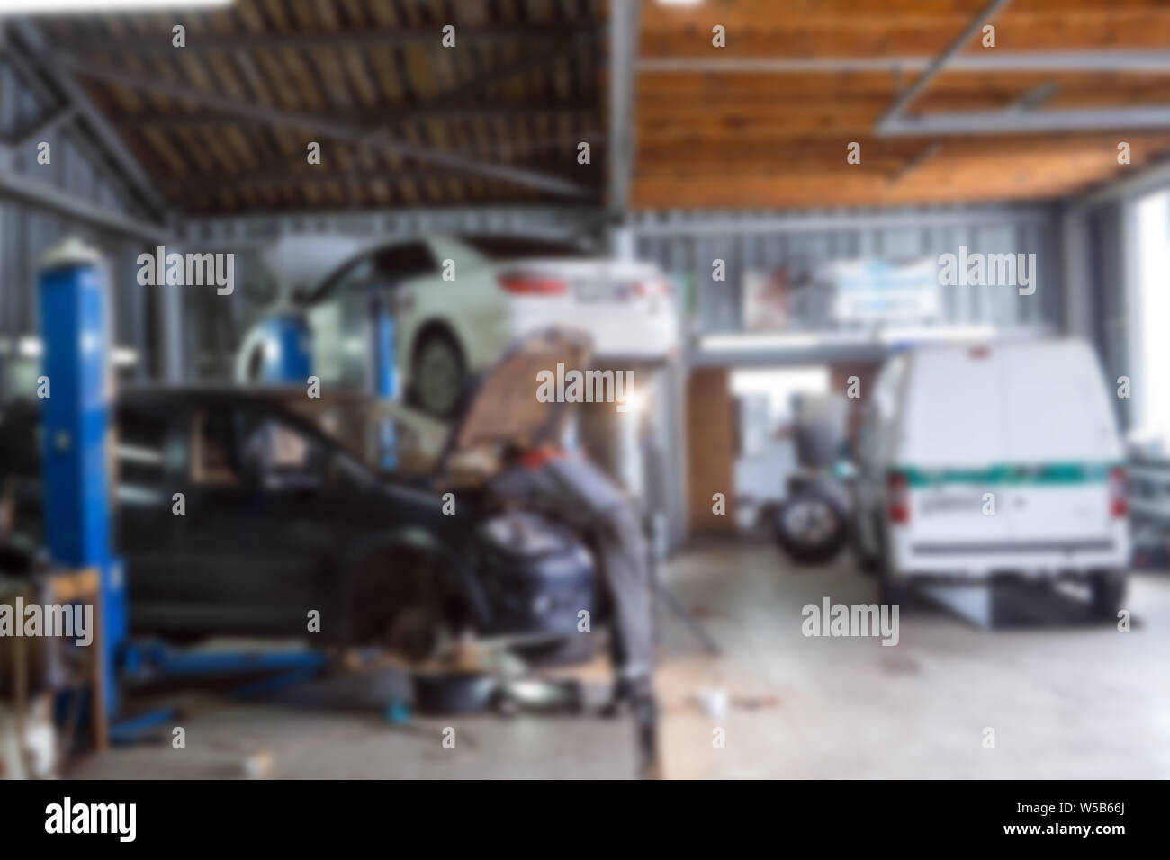 Auto mechanic working in garage hi-res stock photography and images - Alamy
