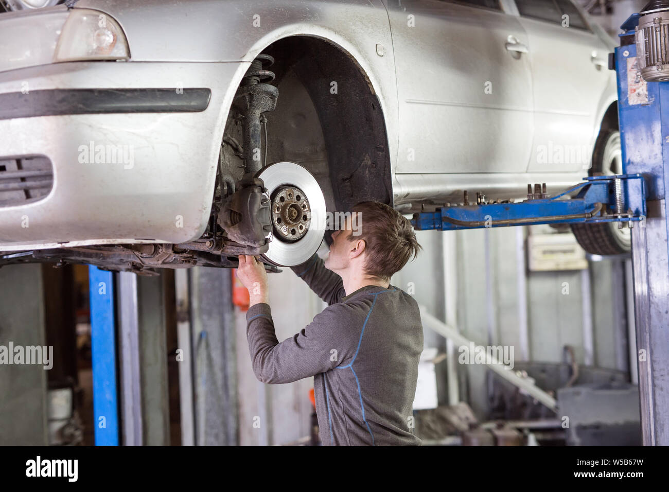 Auto mechanic working in garage. Repair service Stock Photo - Alamy