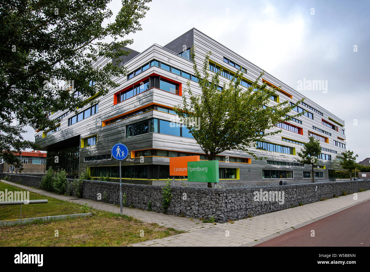 Middelbare school hi-res stock photography and images - Alamy