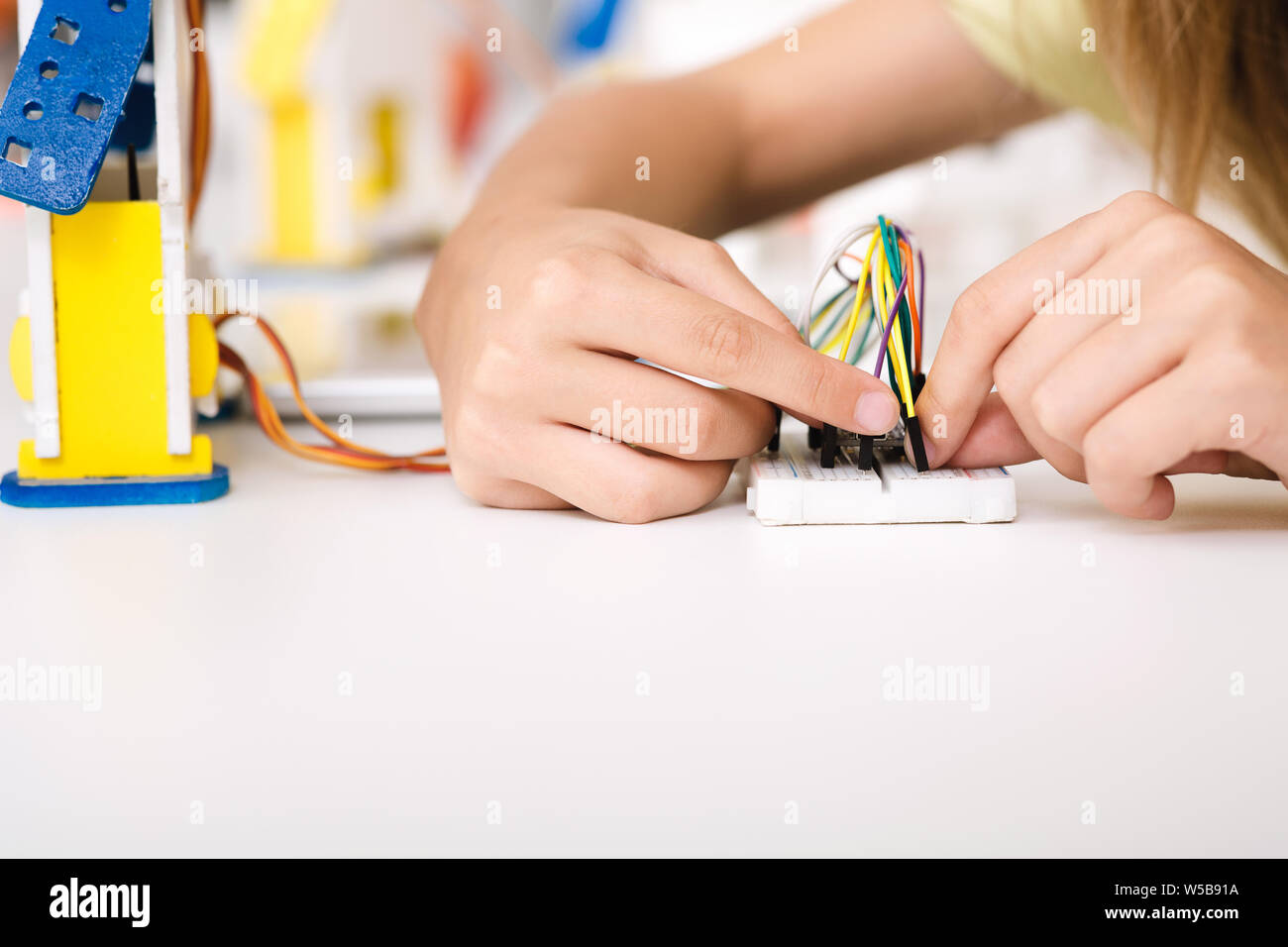 Wires and circuits hi-res stock photography and images - Alamy