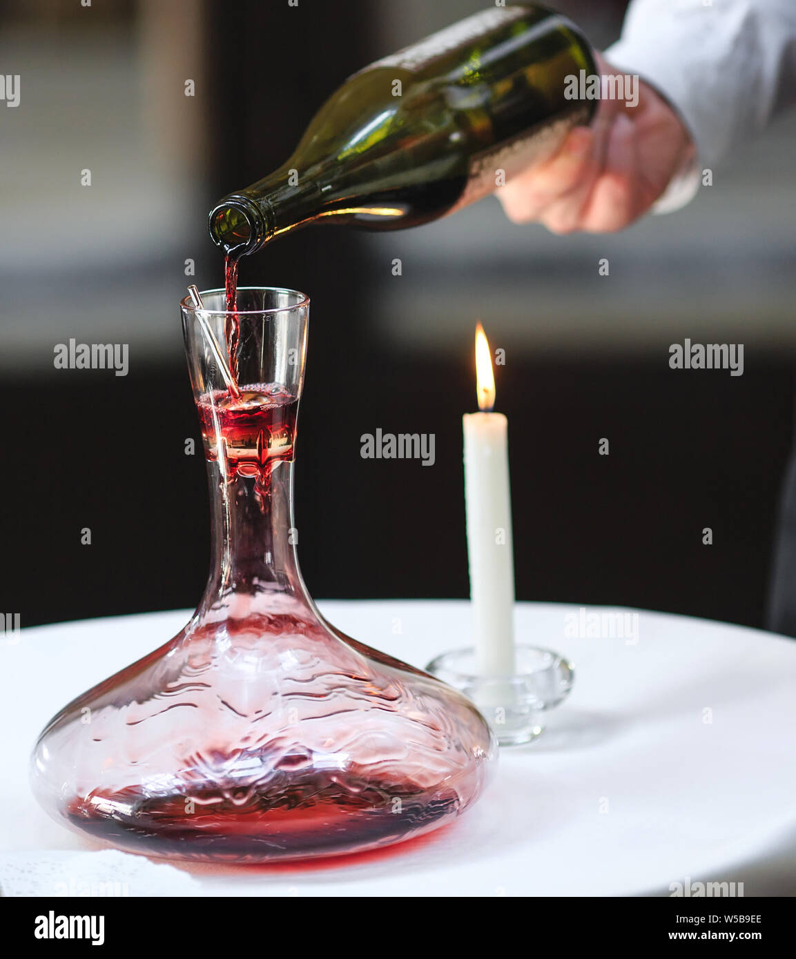 Sommelier decanter hi-res stock photography and images - Alamy