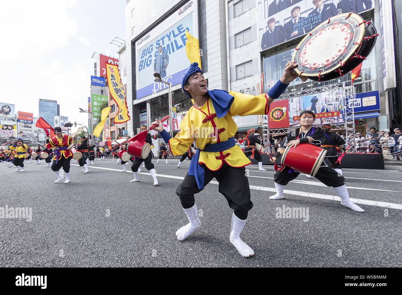Eisa dancers okinawa hi-res stock photography and images - Alamy