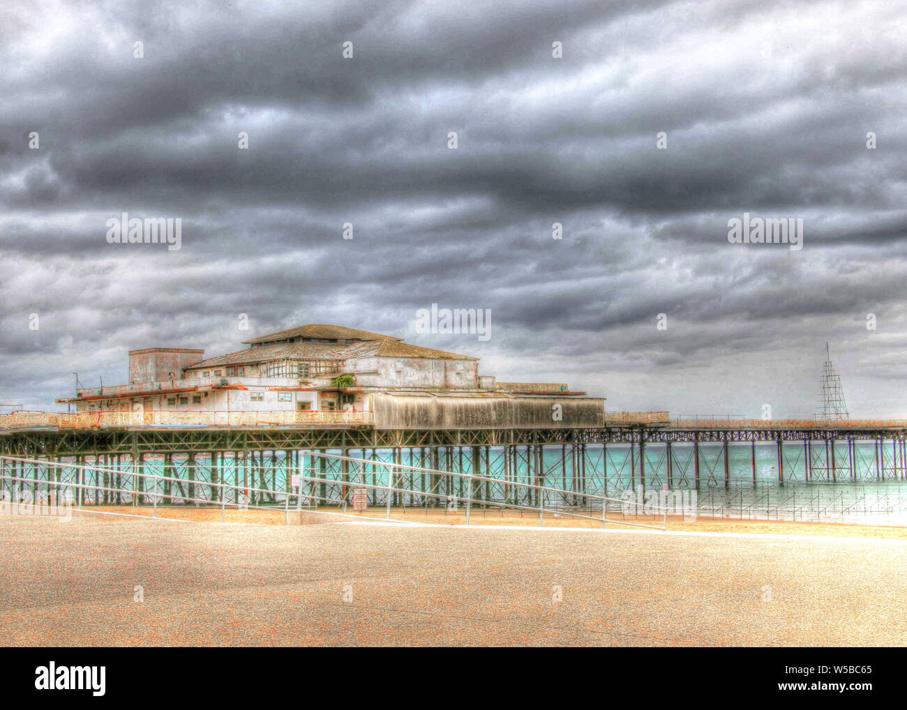 Colwyn bay pier hi-res stock photography and images - Alamy