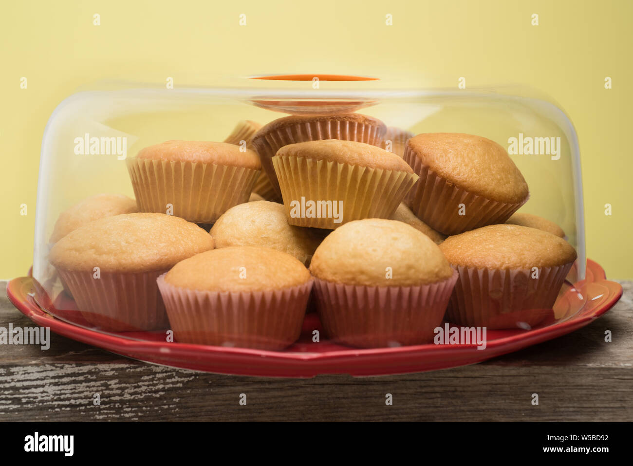 Homemade Cupcakes covered in kitchen Stock Photo - Alamy