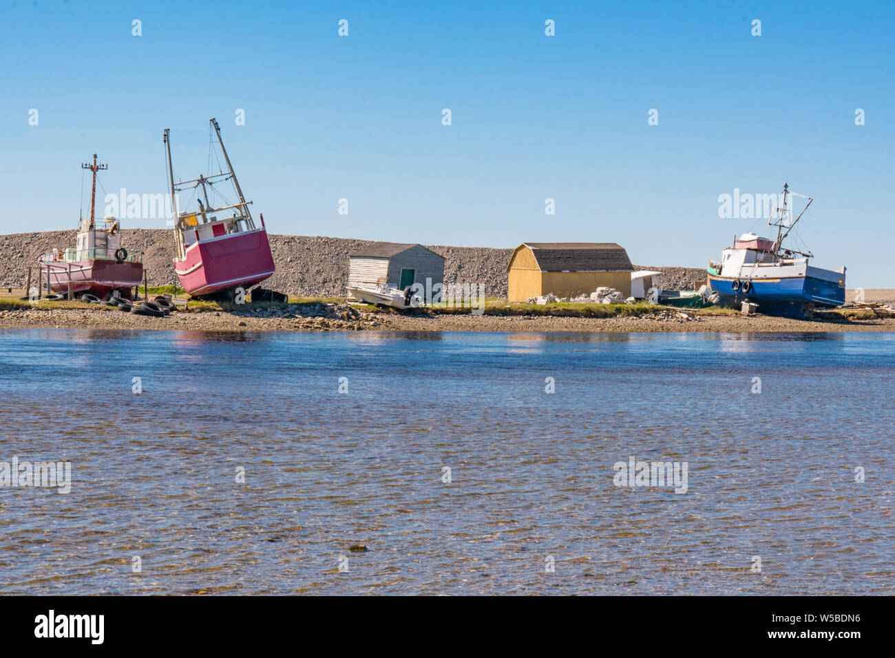 Newfoundland fishing boats hi-res stock photography and images - Alamy