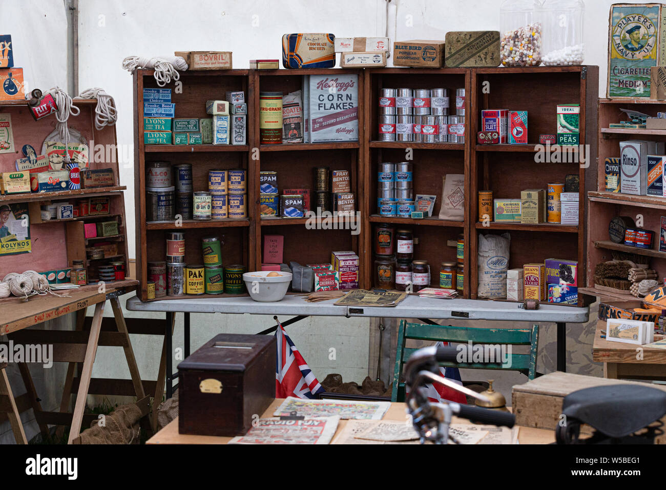 1940s grocery store hi-res stock photography and images - Alamy