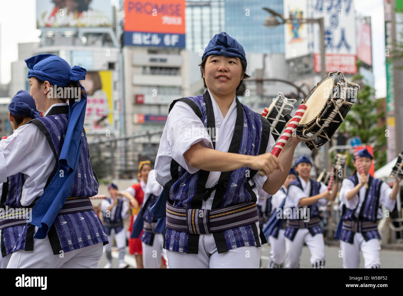 Eisa dancers okinawa hi-res stock photography and images - Alamy