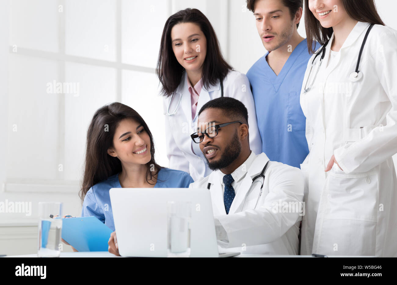 Female health practitioner hi-res stock photography and images - Alamy