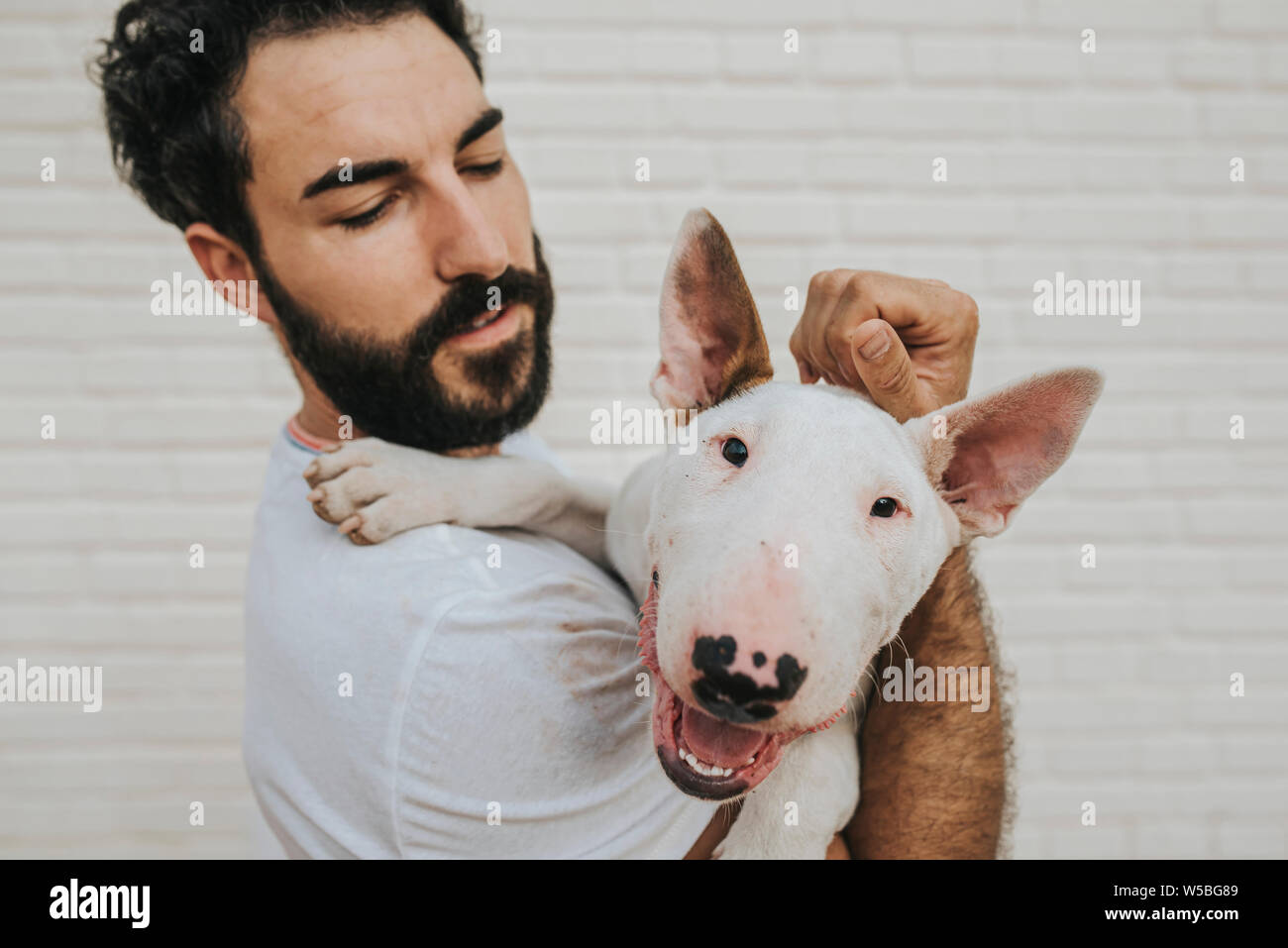 Guy hugs dog hi-res stock photography and images - Alamy