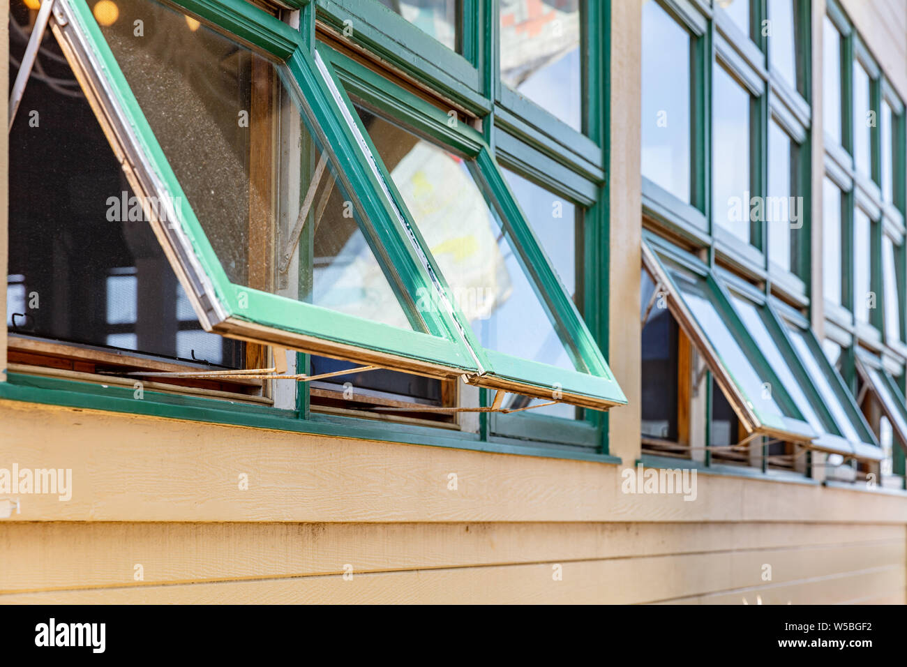 Facade open windows hi-res stock photography and images - Alamy