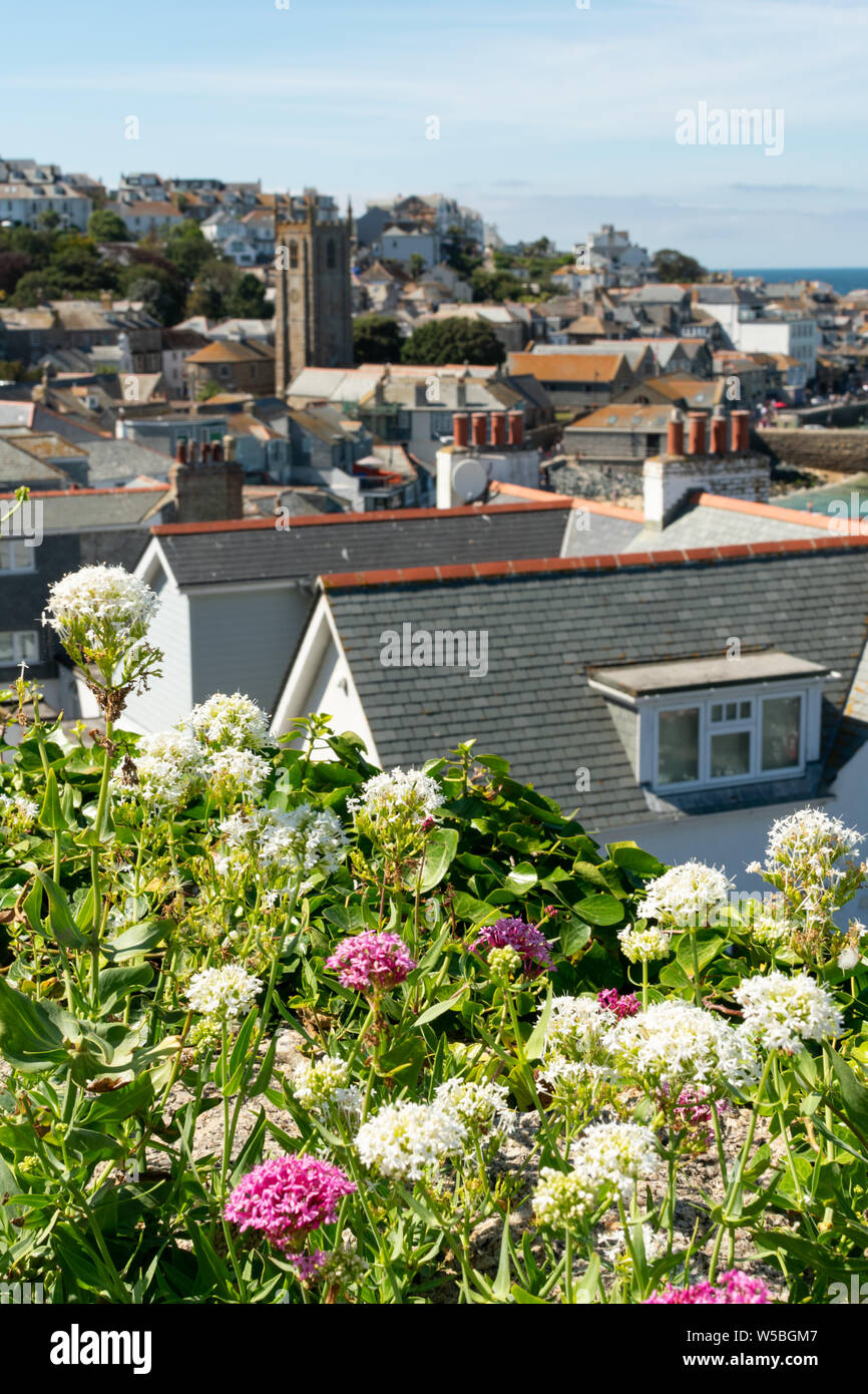 Quaint seaside village hi-res stock photography and images - Alamy