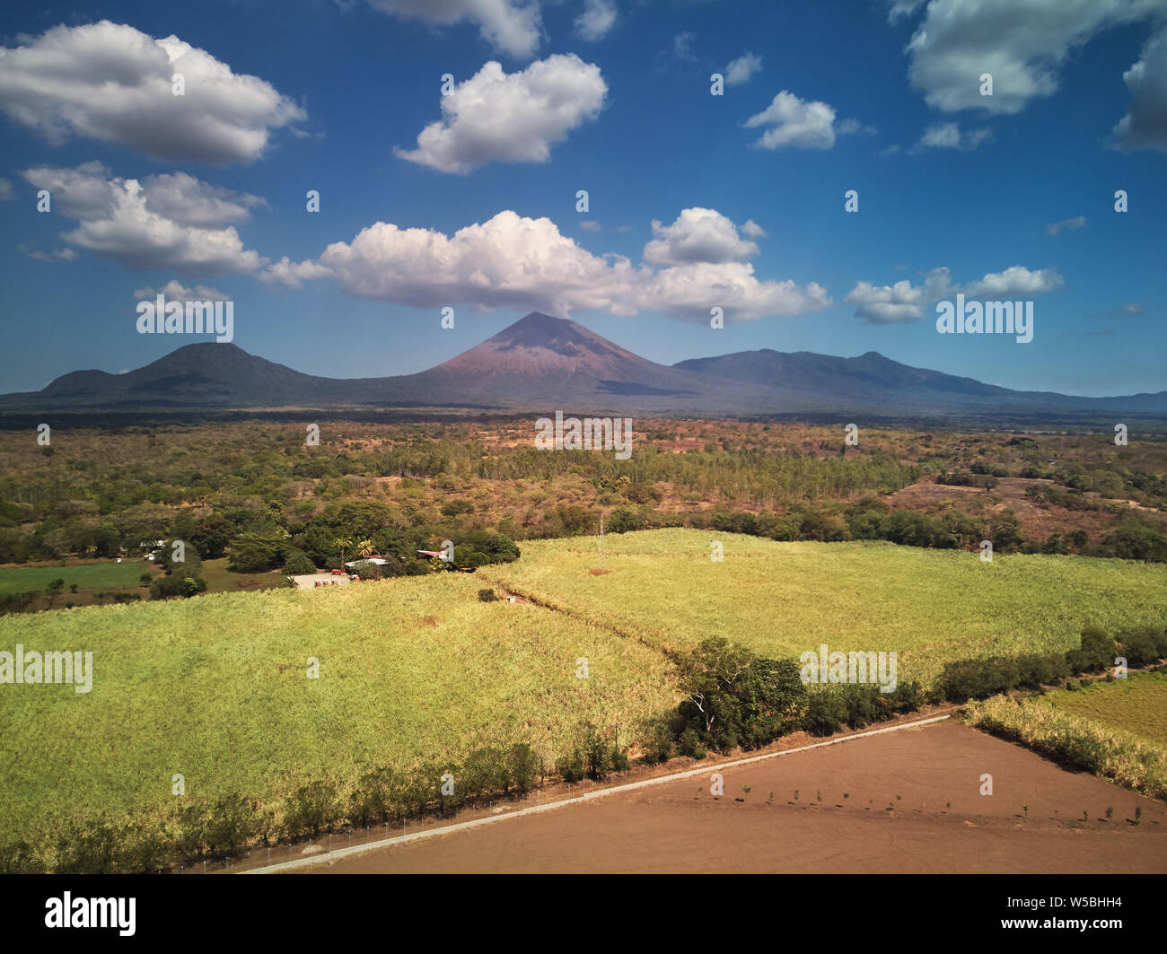Volcano agriculture hi-res stock photography and images - Alamy