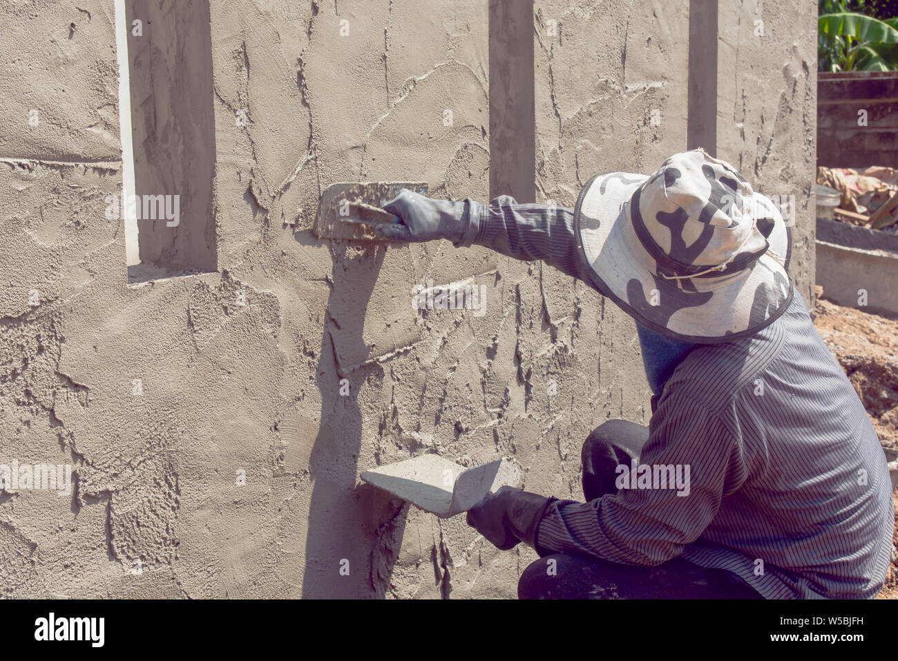 Interior construction worker plastering hi-res stock photography and ...