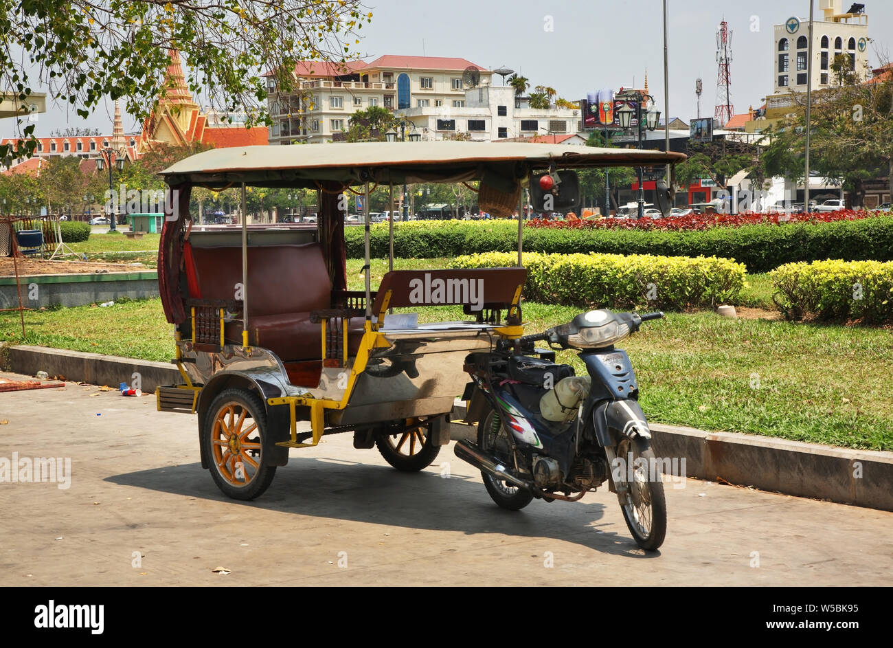 Wat Botum park in Phnom Penh. Cambodia Stock Photo - Alamy