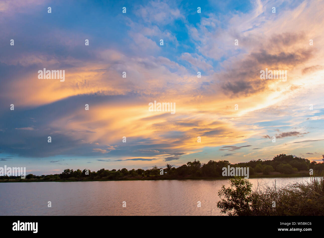 Sky and cloud at sunset with sunset light effects background. clouds ...