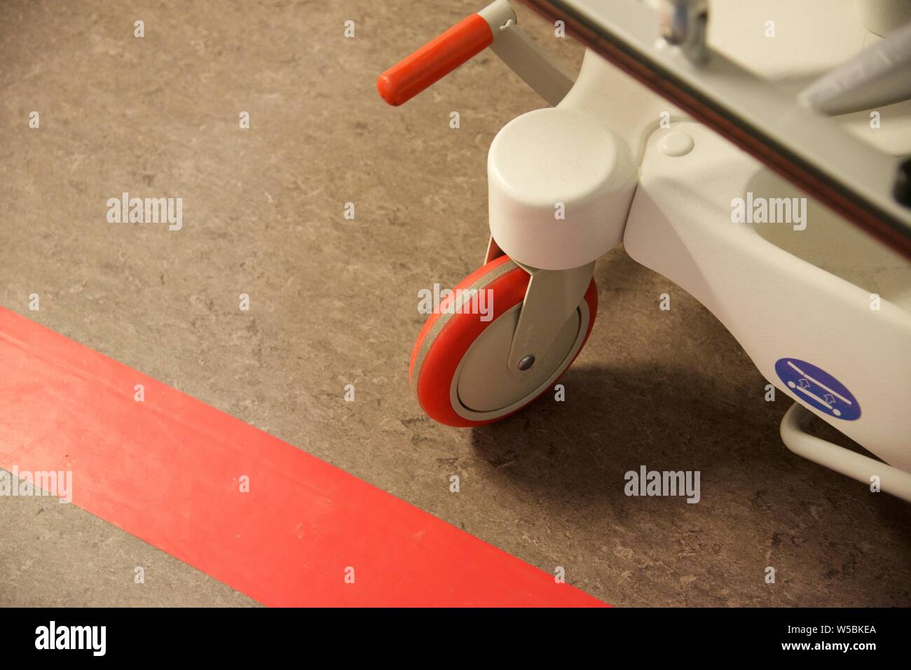 Hospital gurney france hi-res stock photography and images - Alamy