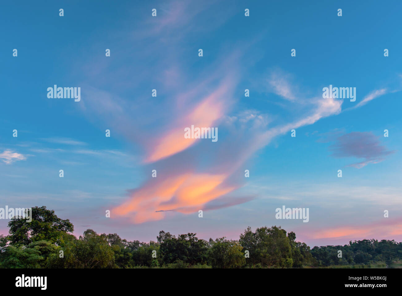 Sky and cloud at sunset with sunset light effects background. clouds ...