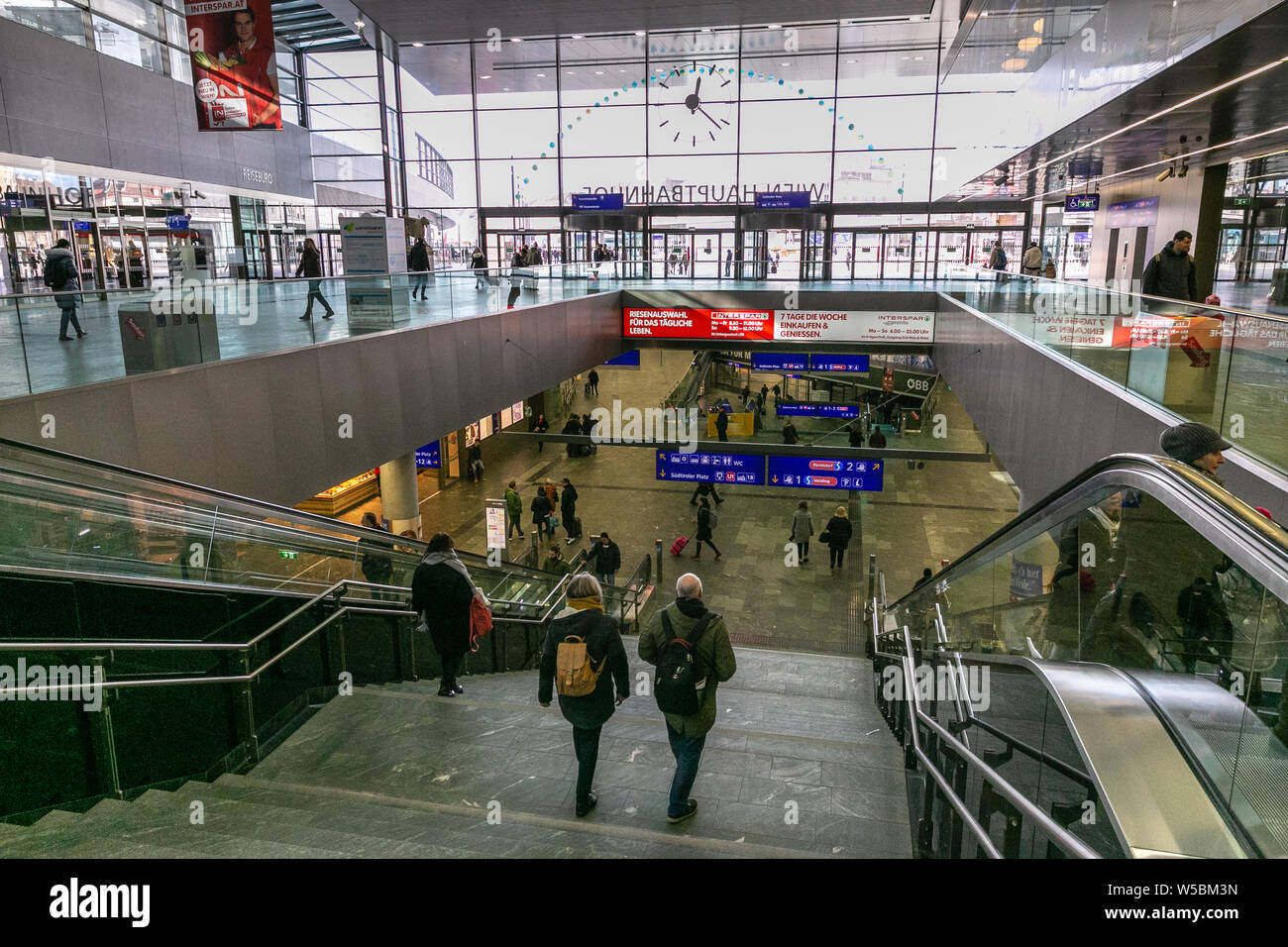 Vienna hauptbahnhof hi-res stock photography and images - Alamy