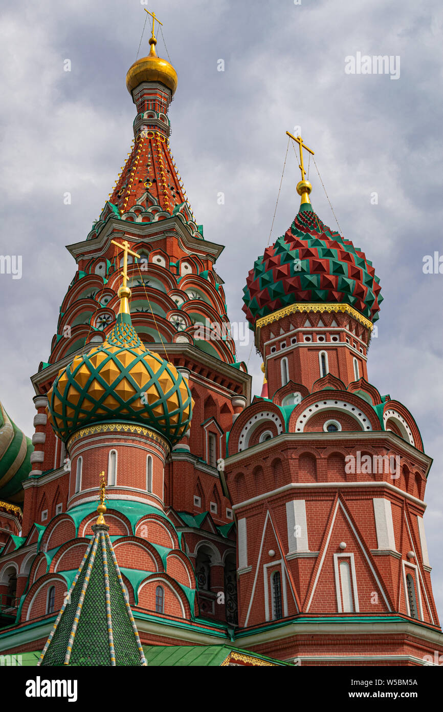 Saint Basil´s colorful domes, with grey clouds background, Moscow ...