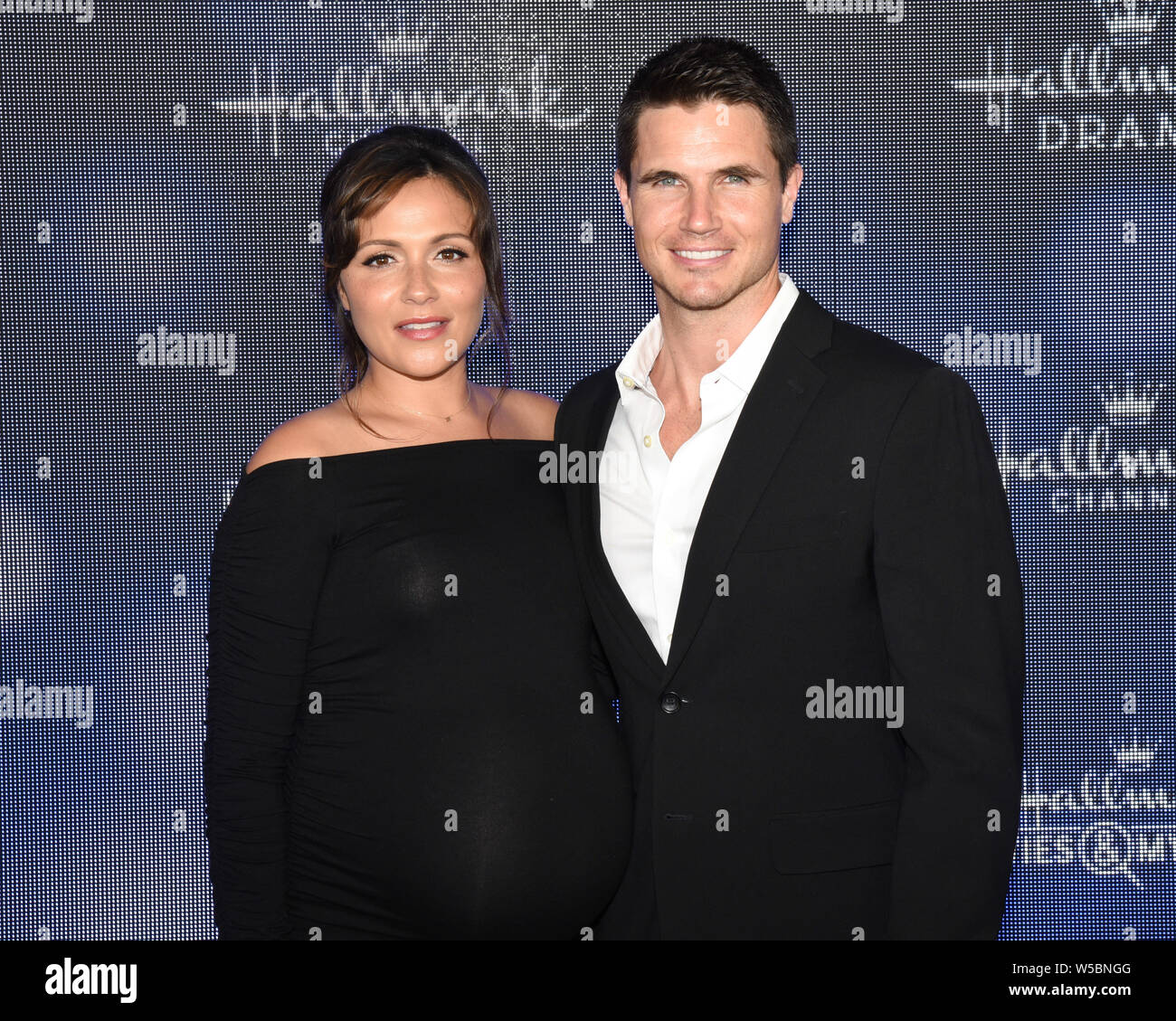 Robbie Amell Girlfriend