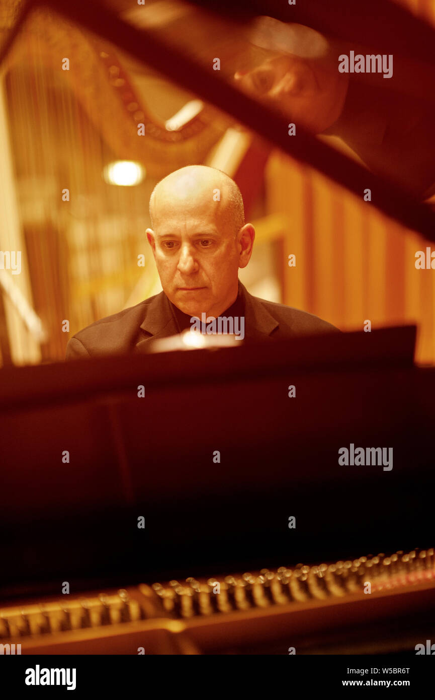 Classical piano artists hi-res stock photography and images - Alamy